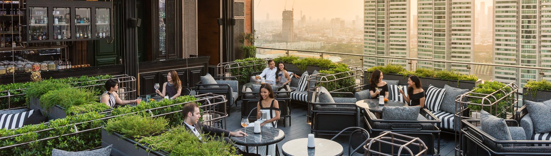 เอบาร์ รูฟท็อป | ศูนย์รวม Gin ที่ใหญ่ที่สุดในกรุงเทพ